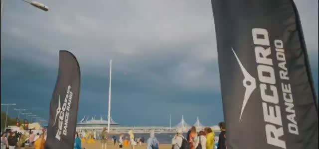 Сборная СПбГУПТД по чирлидингу Needles на фестивале VK Fest в Петербурге