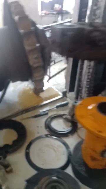 Ремонт бортового редуктора хода JCB JS220: износ вала, напыление и замена сальника