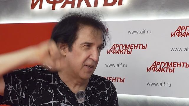 «Не выкладывайте свои лучшие идеи в нейросети». Кай Метов — об искусственном интеллекте и творчестве
