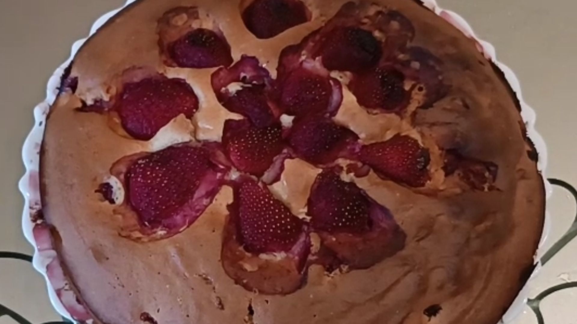 Быстрый пирог с клубникой