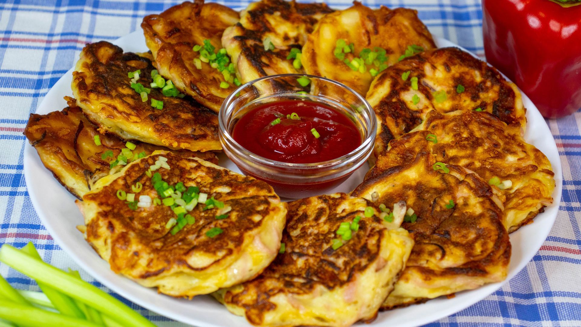 Завтрак выходного дня за 15 минут! Оладьи с сыром и колбасой — вкусно и сытно #8