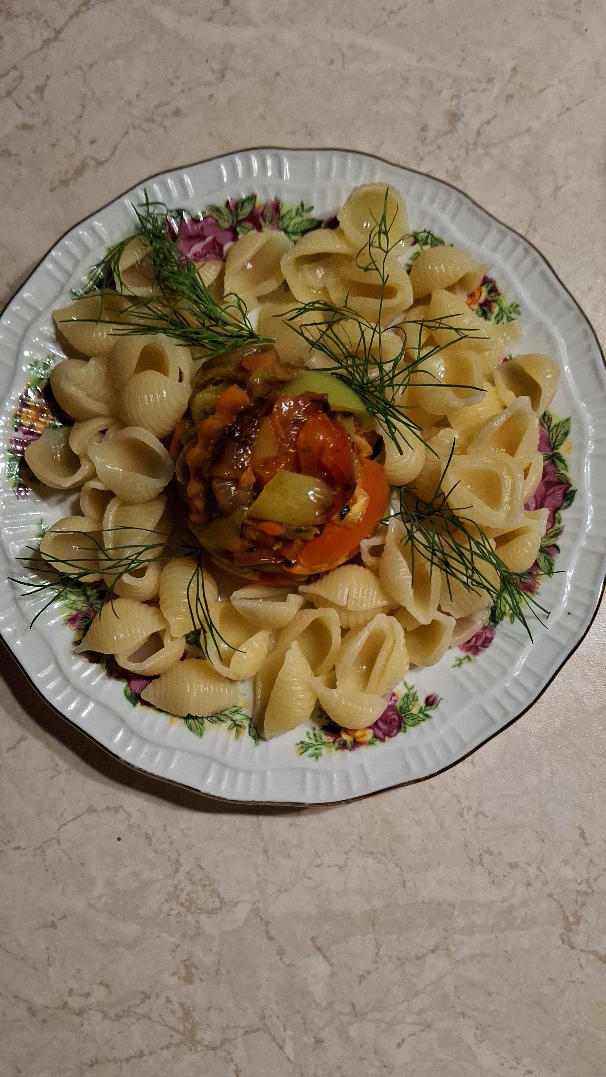 Кушаем дома красиво и культурно.