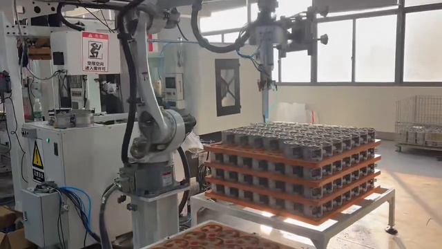 MOKA robot I Обслуживание станков ЧПУ (2)