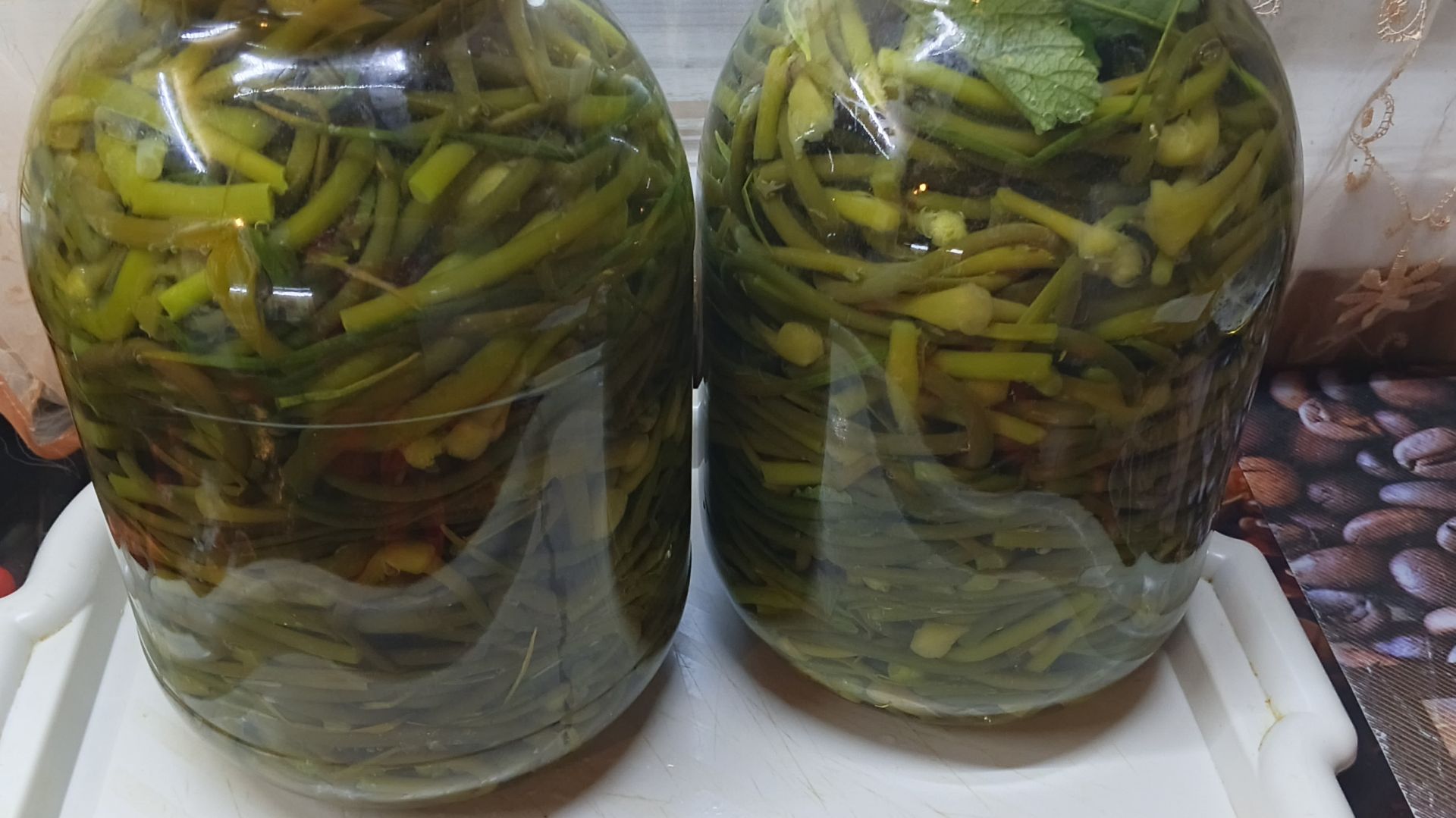 Квашеные ЧЕСНОЧНЫЕ СТРЕЛКИ-простой засолочный способ!!ЗАКУСКА НА ЗИМУ-ароматная,вкусная,полезная!