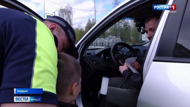 Госавтоинспекторы Надыма провели с подростками просветительское мероприятие «День с сотрудником ДПС»