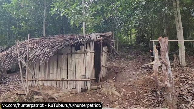 Мальчик-горец на реке как ловить рыбу неводом и ставить ловушки на угрей с помощью бамбуковых трубок