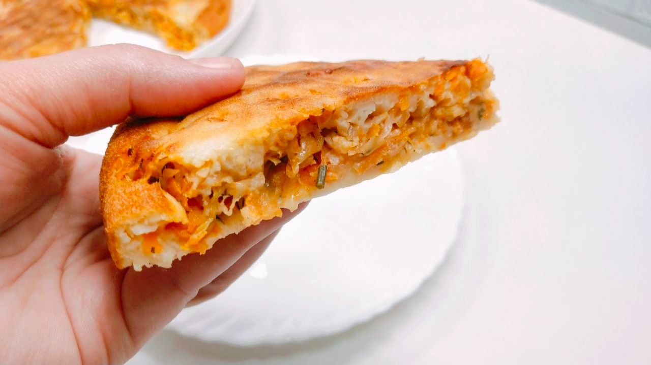 Капустный пирог на сковороде — так вкусно, что едят все! Простой и легкий рецепт!
