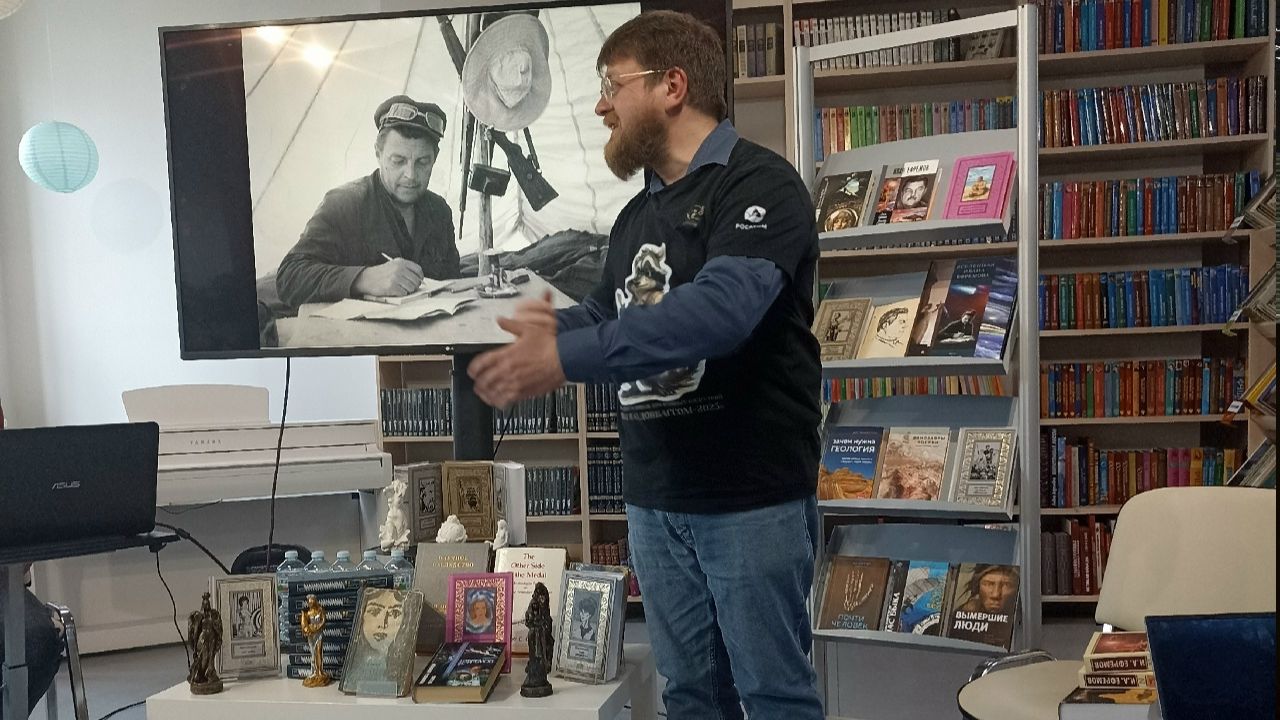 Анатолий Баташёв. СОЦИАЛЬНАЯ АРХИТЕКТУРА ИДЕАЛЬНОГО ОБЩЕСТВА В ПРОИЗВЕДЕНИЯХ И. А. ЕФРЕМОВА