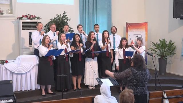 Пение хора "Святой"