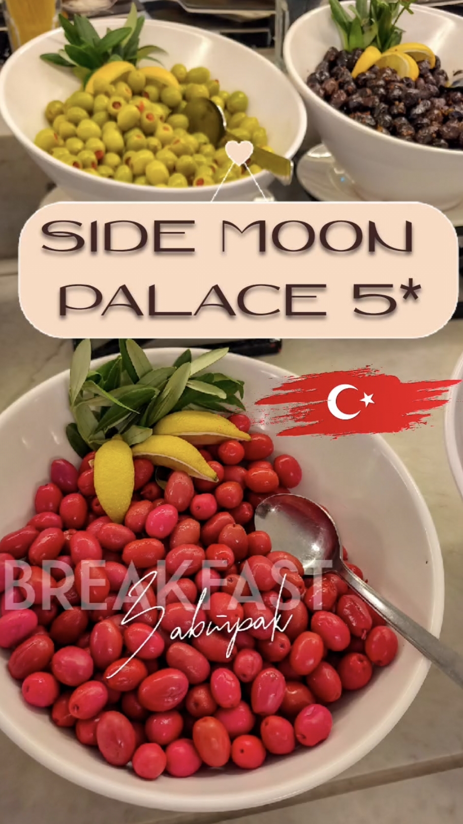Выбор оливок на завтраке в Side Moon Palace 5*. Шведский стол в ресторане отеля. Отели Сиде. Турция