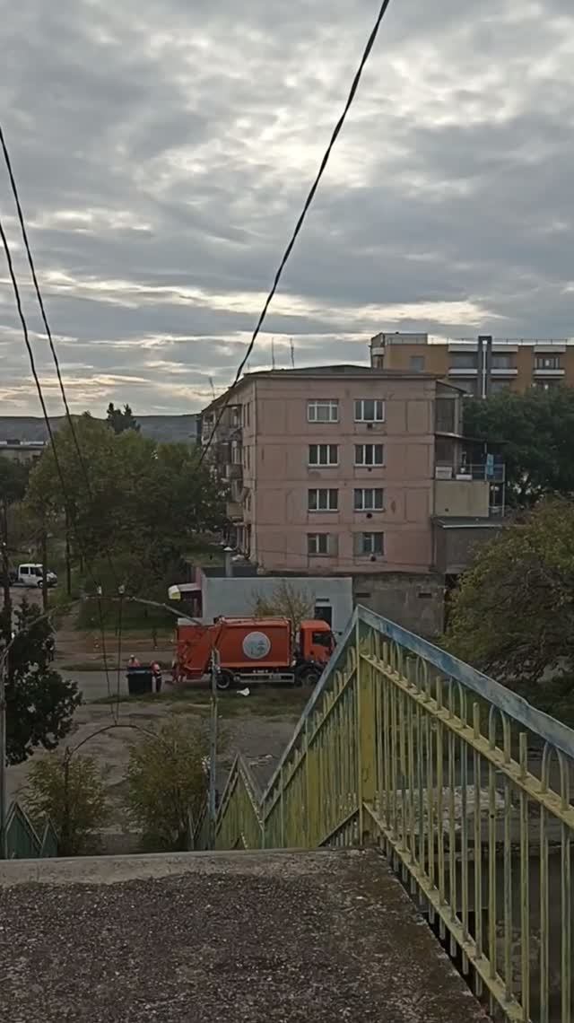 Пешеходный ж/д мост в Рустави за одну минуту 27.10.2025