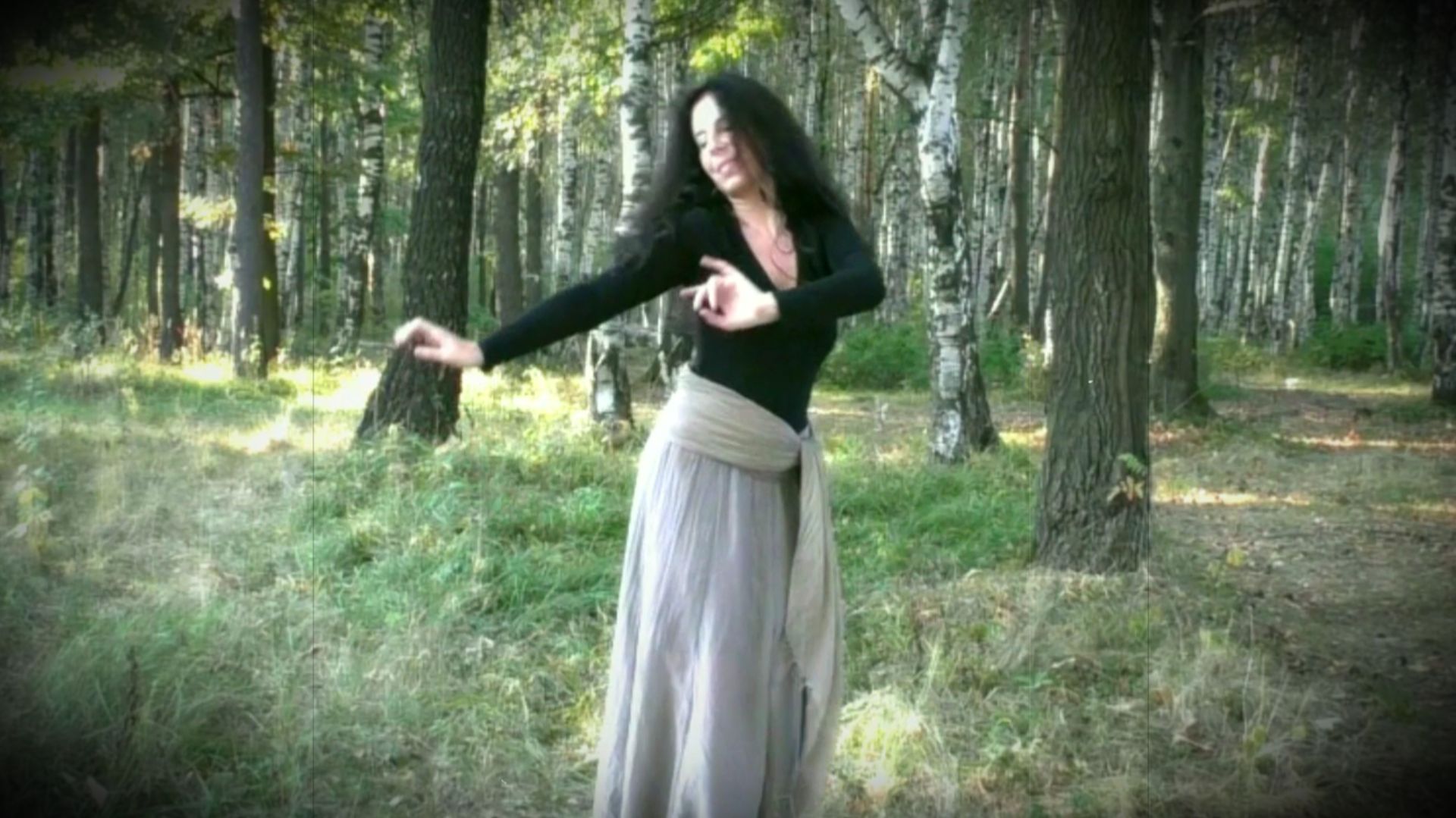 "Radhe Jaya Jaya" (танцевальная импровизация Анжелы Надолишней)