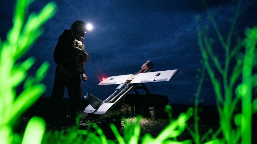 Беспилотник «Молния-2» поразил командный центр украинских дронов. Лучшее видео из зоны СВО