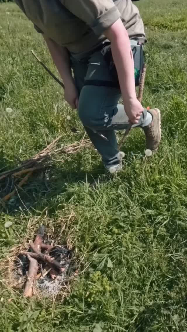 Реальность против нас битва за сосиски на костре🌭🔥