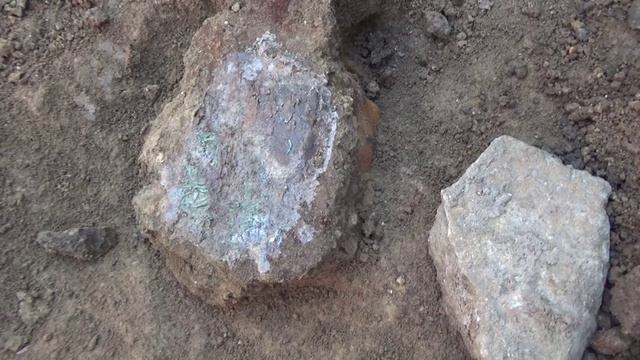 Бронзовое зеркало из погребения в юго-восточном пригороде Азака