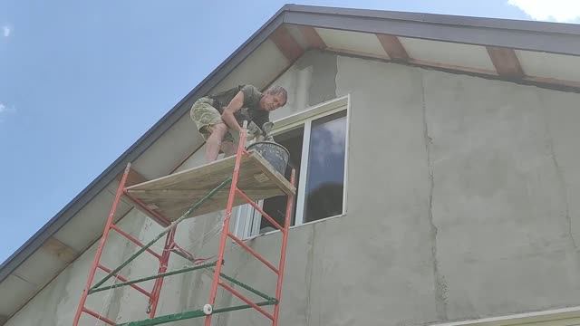 Вклеивание фасадной стеклосетки в треснувшую черновую штукатурку. Строю дом из арболита