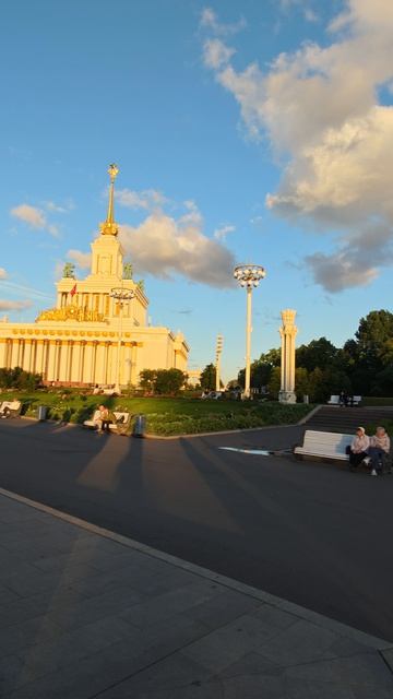 В Москве место отдыха. Показываю столицу детям