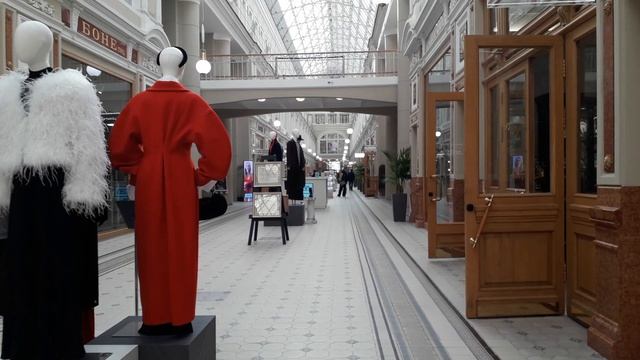 Санкт-Петербург. Центральный Универмаг  "Пассаж",  расположен между Невским проспектом и Итальянской