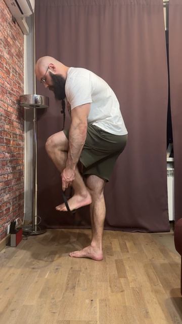 Румынская тяга со жгутом по 1ой ноге