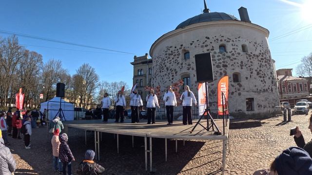 Выборг. Рыночная площадь. Первомайский концерт.