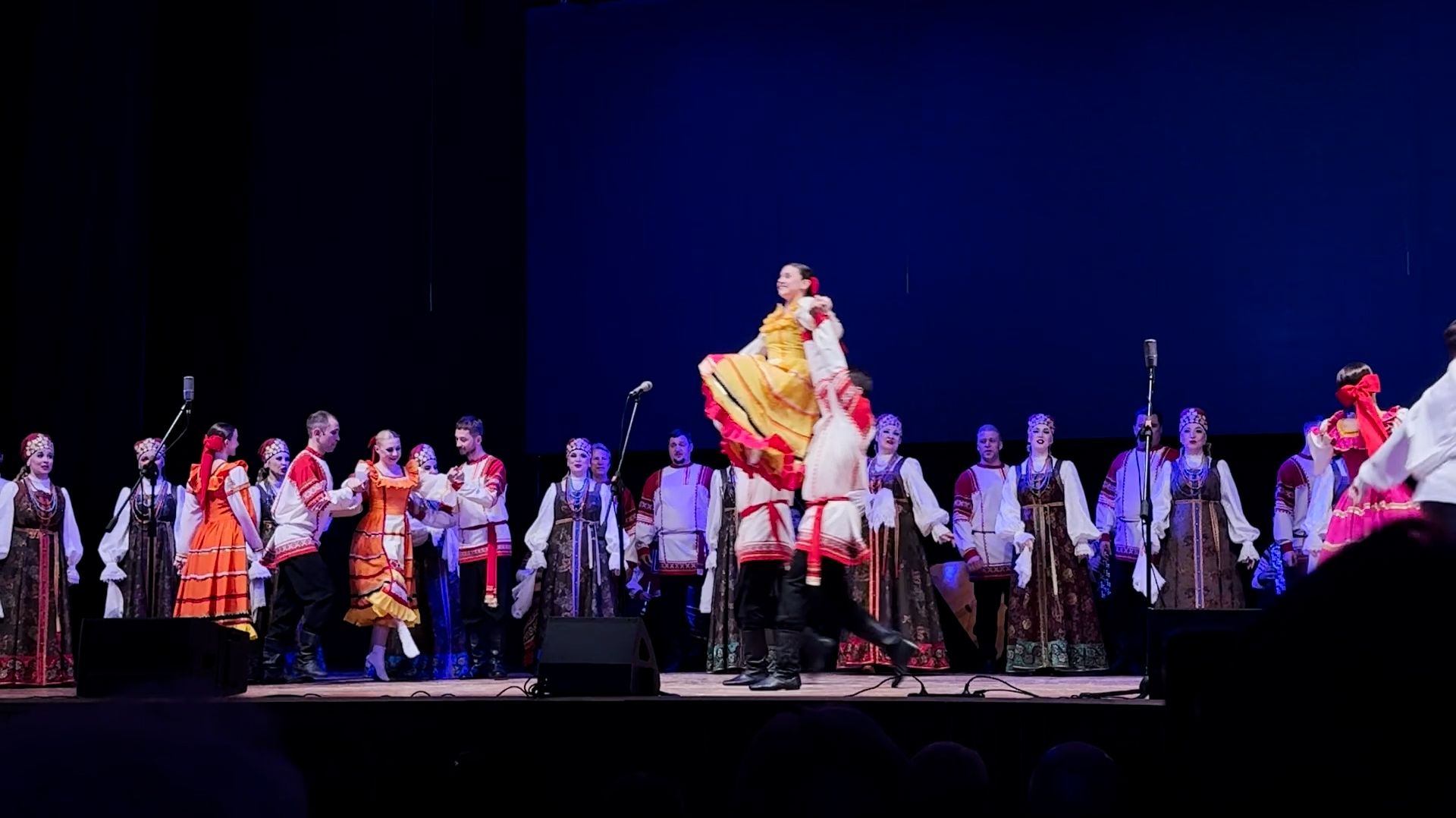 «ПЕСНЯ НЕ ЗНАЕТ ГРАНИЦ»