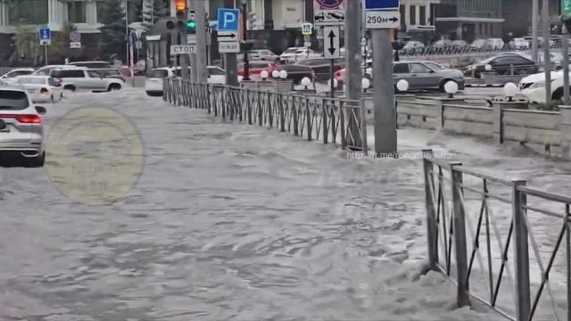 Затопленные улицы Казани после мощного ливня 23.06.2026