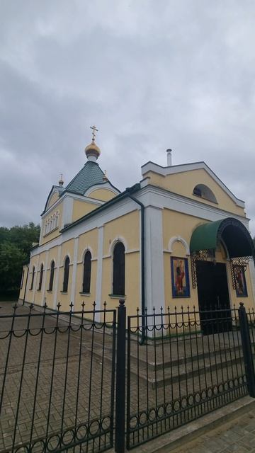 Церковь Иконы Божией Матери Живоносный источник на берегу Святого озера