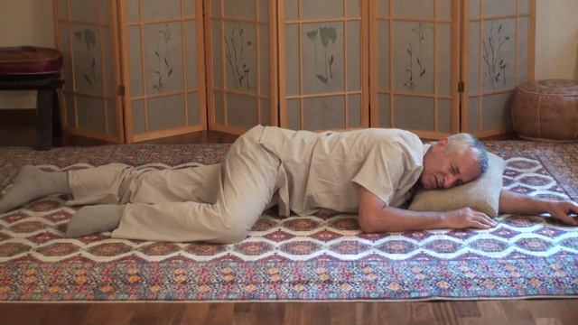 Гимнастика ленивых. Качели под одеялом