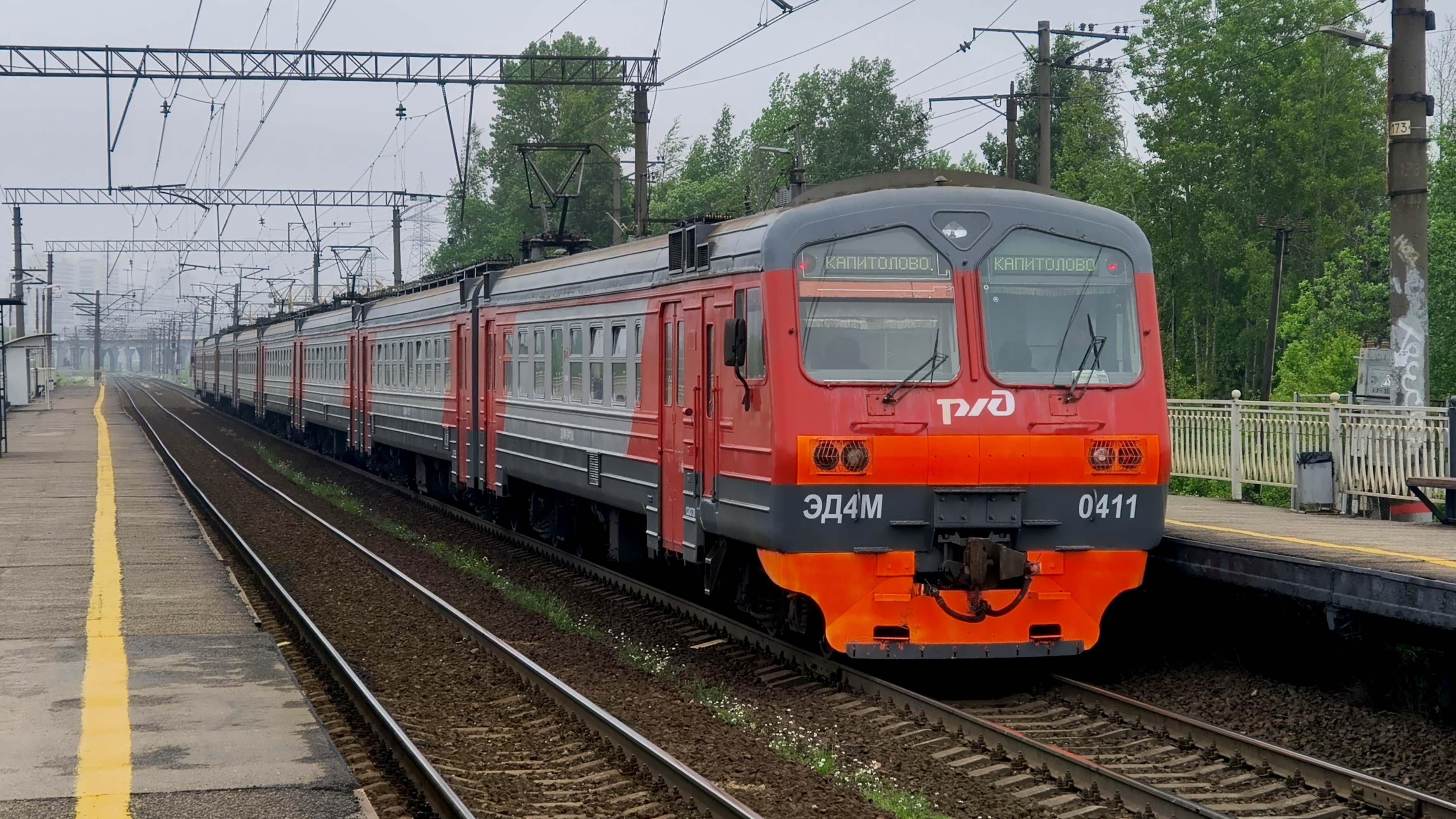 ЭД4М 0411 сообщением Санкт-Петербург Ладожский - Капитолово на пл. Новая Охта