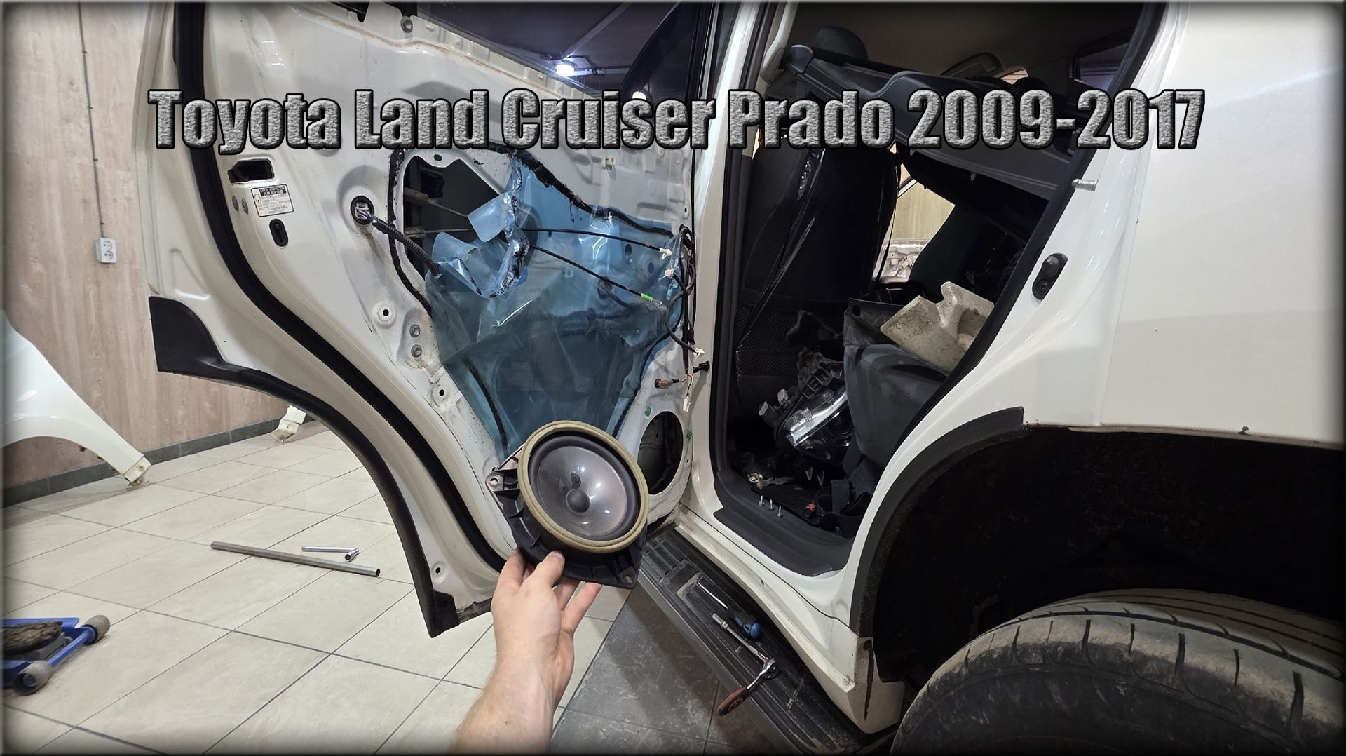 Как снять/заменить динамики задних дверей Toyota Land Cruiser Prado 2009-2017 год