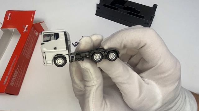 Распаковка: MAN TGX GN 3a от Herpa 1:87