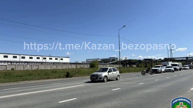 Без прав и без регистрации: в Казани 18-летний питбайкер врезался в легковушку