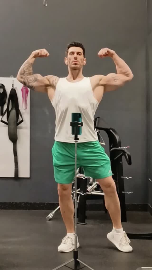 Pose Routine 🔥 Mustafa Tuana #Classicphysique #Motivation
