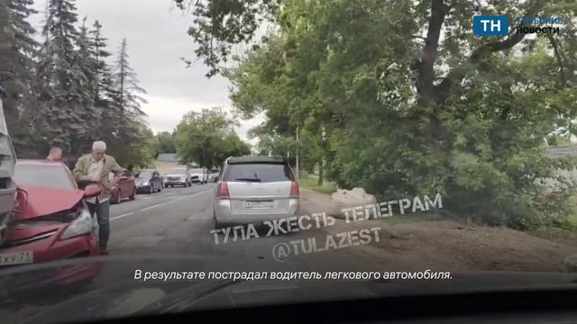 В Туле грузовик «Мерседес» сбил автомобиль «Хендай»