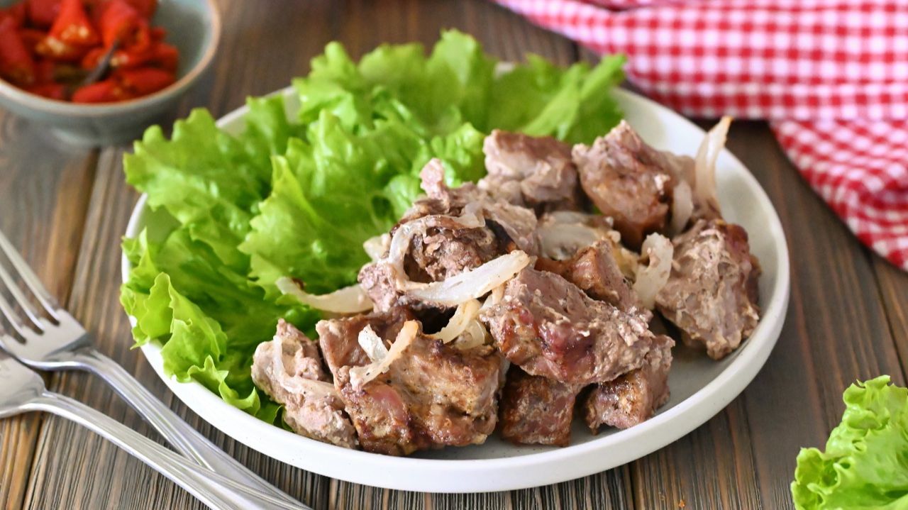 Секрет СОЧНОЙ свинины! Запекаем в фольге с луком и майонезом — пальчики оближешь!
