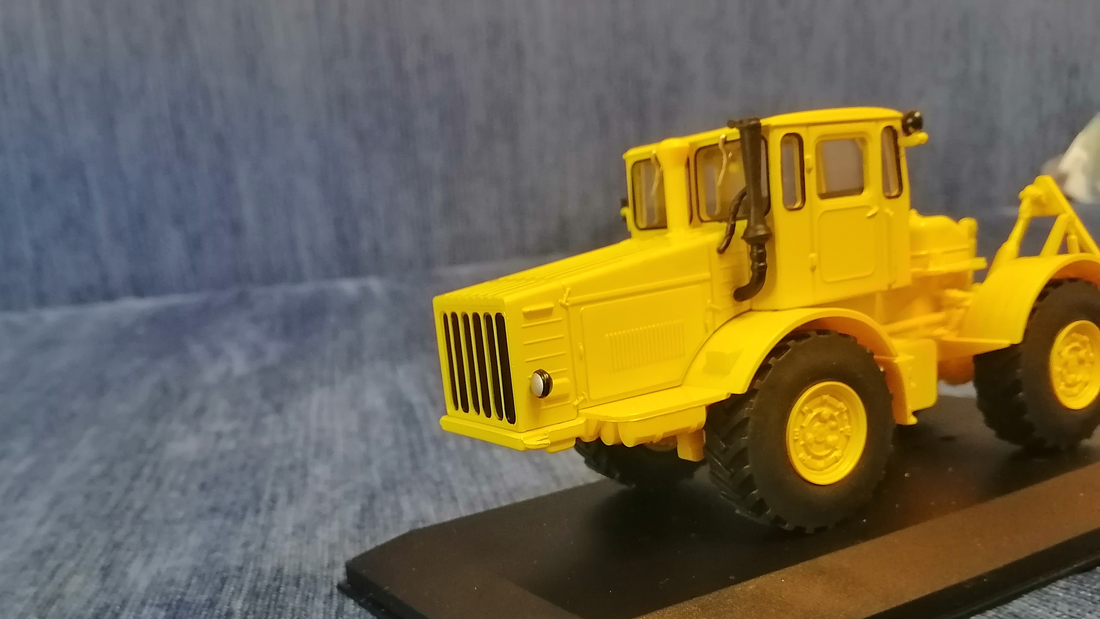 Моде трактор К-700.