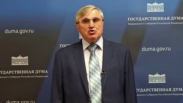 Олег Николаевич Смолин поздравляет выпускников вузов