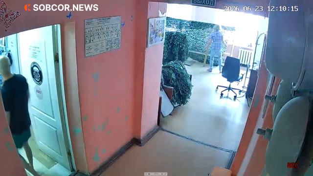 На Среднем Урале поклонник Бандеры разгромил офис волонтёров