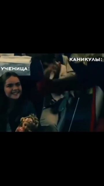 улыбка на лице ,,, ни одного человека на улице