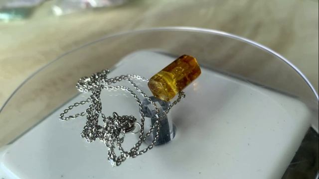 Полированный кристалл  золотистого берилла