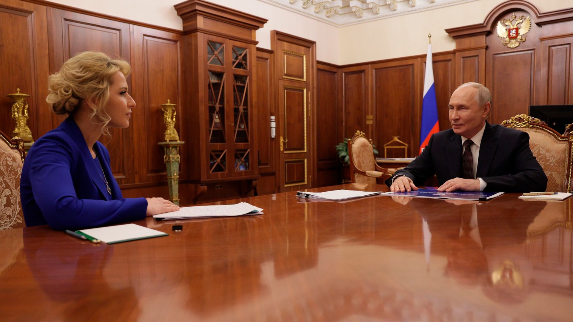 Лантратова — Путину: Аппарат омбудсмена получил почти 15 тысяч обращений за полтора месяца