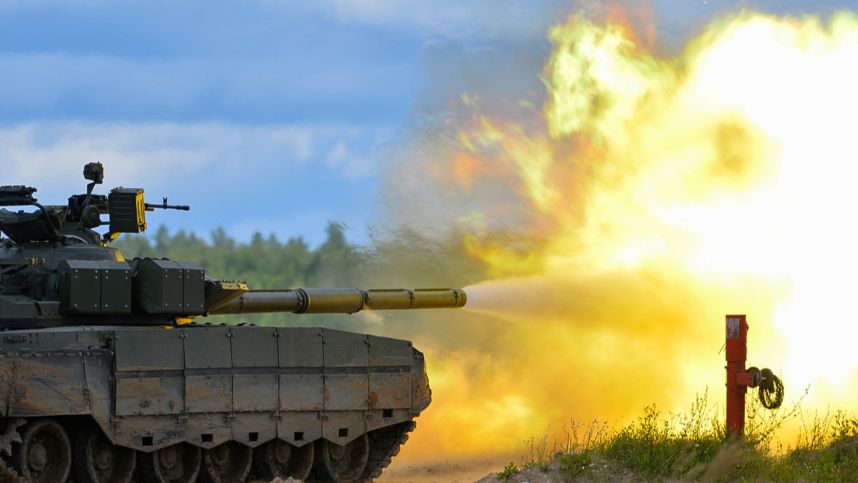 Танк Т-80БВМ уничтожил огневые точки боевиков ВСУ. Лучшее видео из зоны СВО