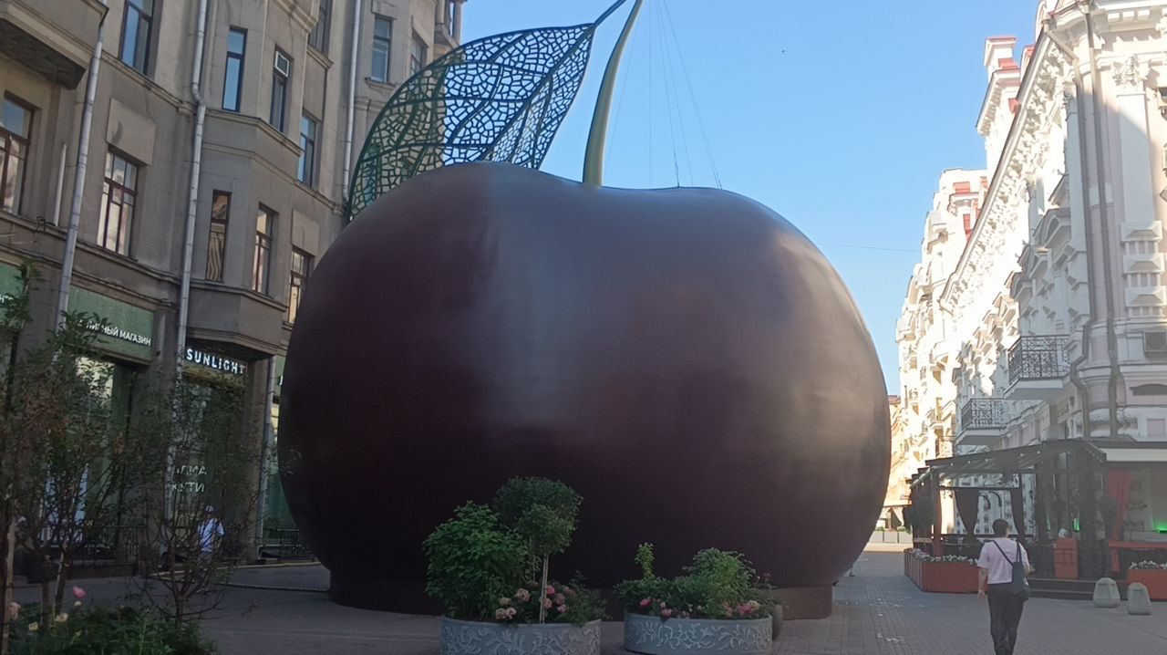 Прогулки по Москве. Утренняя прогулка по Абрату. Обновленная стена Виктора Цоя