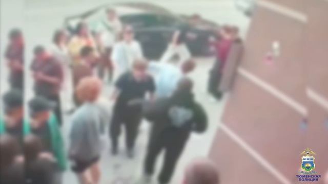 В Тюмени участковые уполномоченные задержали подозреваемого в причинении вреда здоровью