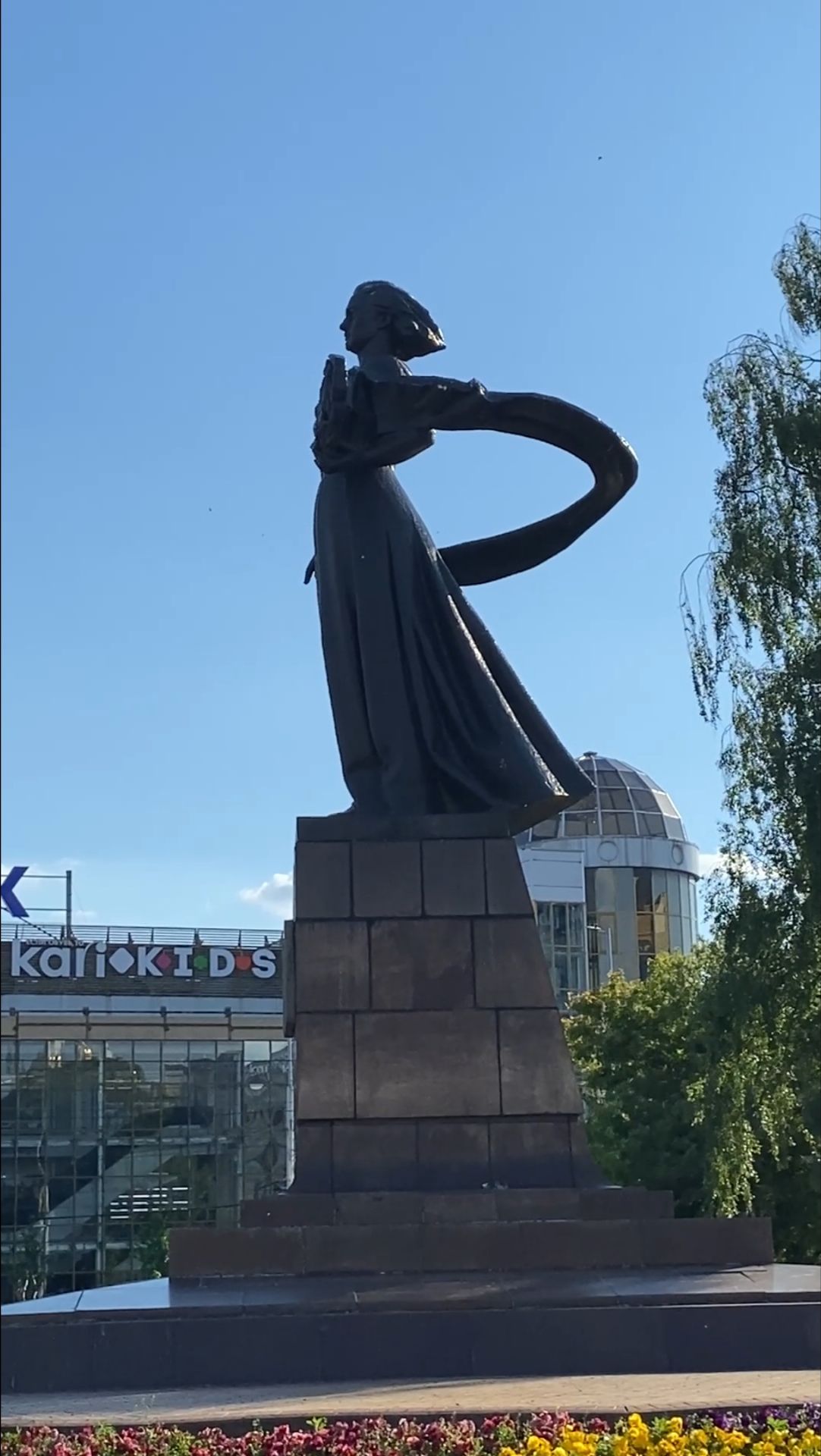 Памятники