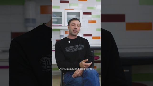 Смотрите реальный отзыв нашего пациента о восстановлении улыбки в «Династии врачей» 🎥