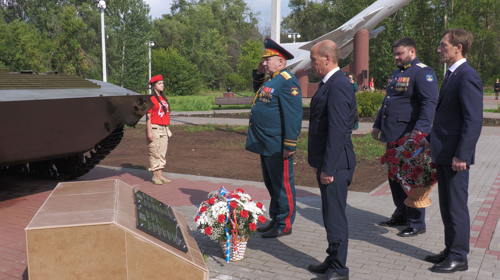 Памятник ветеранам боевых действий в п. Октябрьский