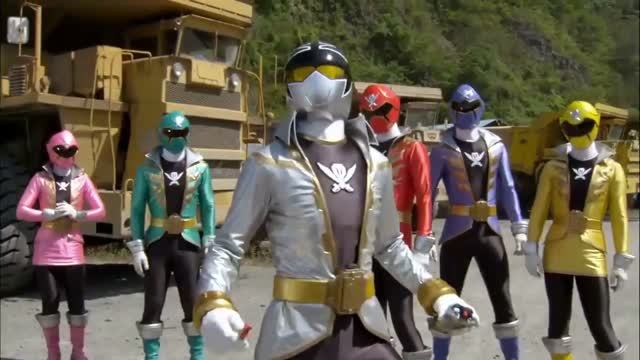 Power Rangers Super Megaforce Появление Q-Rex Megazord победа над монстром Армады.
