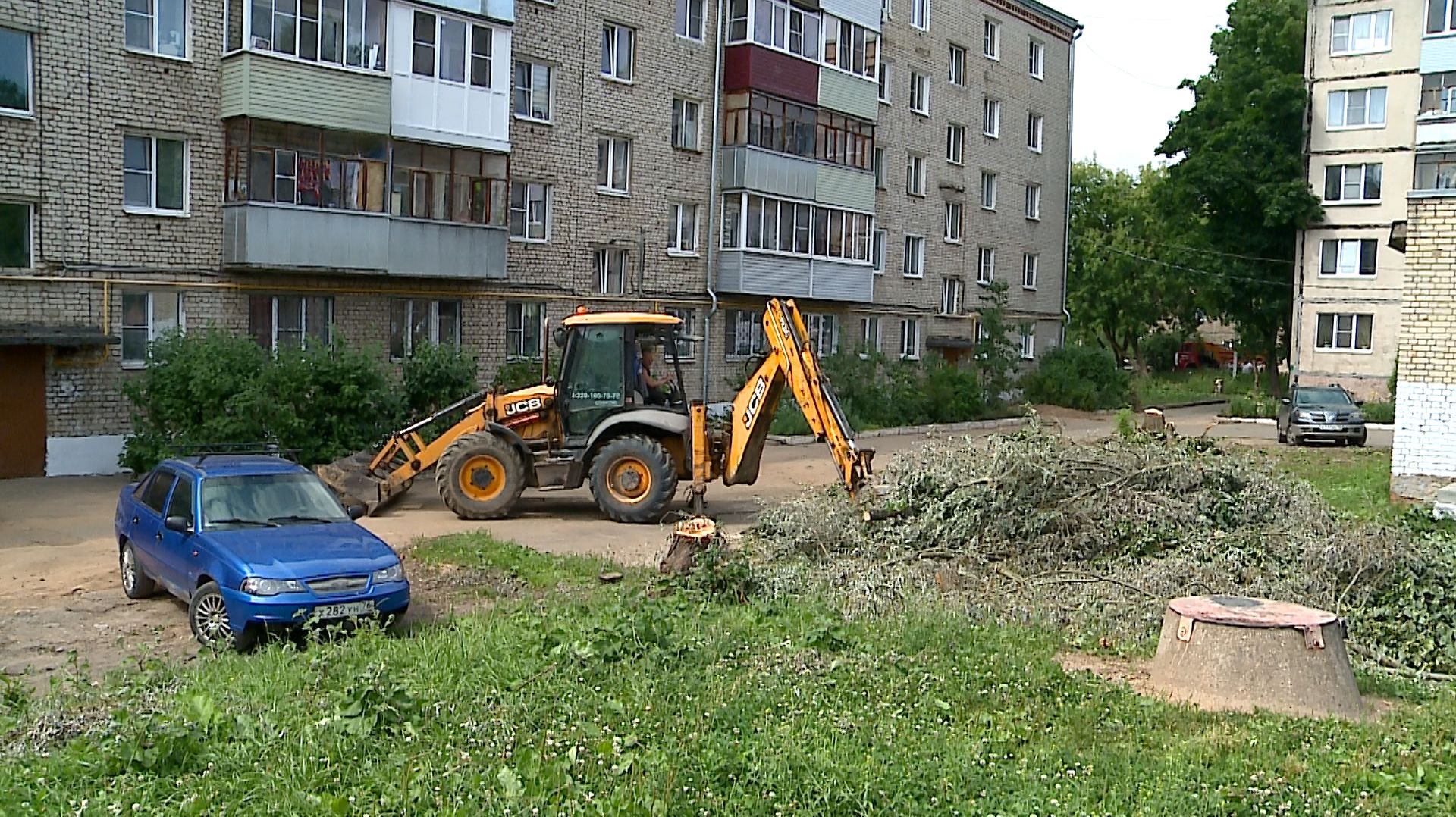 (Рыбинск-40) ДВОР НА УЛИЦЕ ЛИБКНЕХТА: НАЧАЛО РЕМОНТА