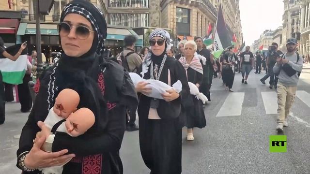 المئات يحيون ذكرى مرور ألف يوم على حرب غزة بمسيرة صامتة في باريس